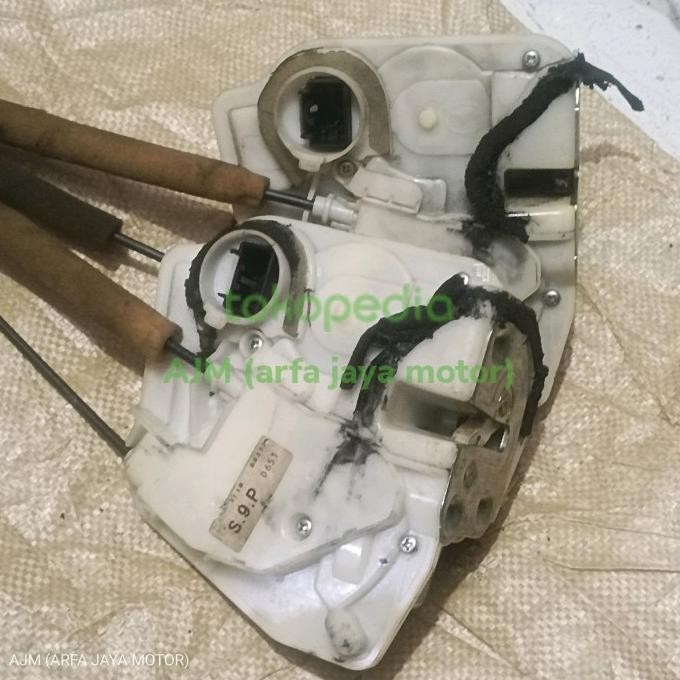 Jual Door Lock Pintu Mekanisme Bagian Kanan Belakang Mazda 2 Skyaktif ...