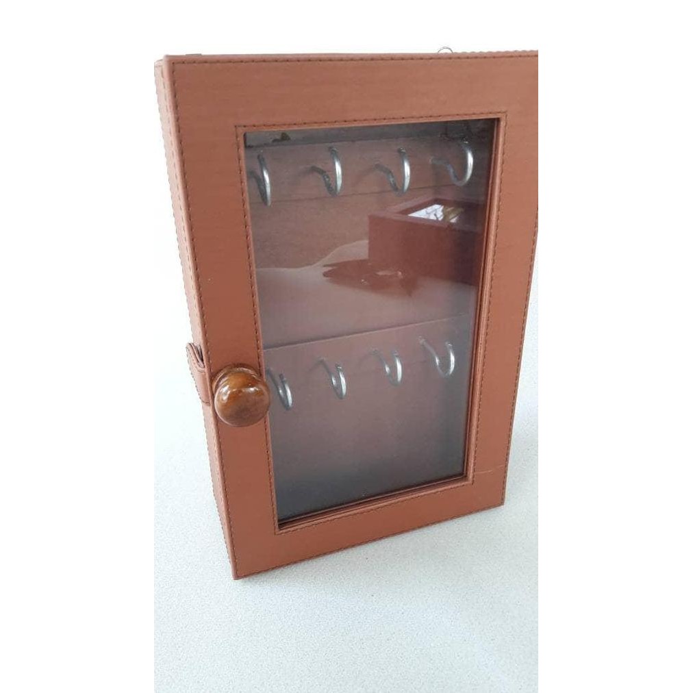 Jual Box Gantungan Kunci Motor Dan Mobil Display Dinding Original Dan ...