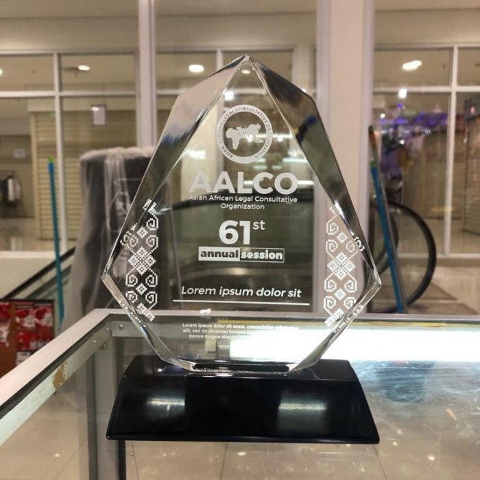 Jual TERBARU Plakat Akrilik grafir laser custom tebal 2CM BISA GRAB ...