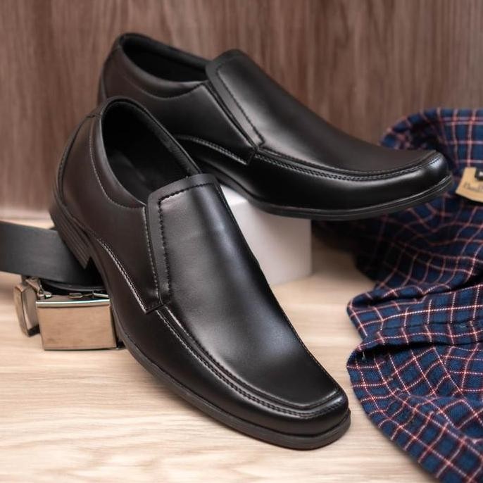 Jual READY STOCK PAULMAY - SEPATU FORMAL KERJA PRIA VENESIA 25 - SLIP ...