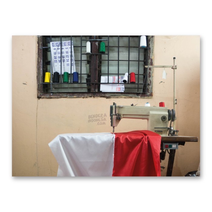 Jual BENDERA INDONESIA BACKGROUND KIPAS MOTIF SABLON GARUDA | Shopee ...