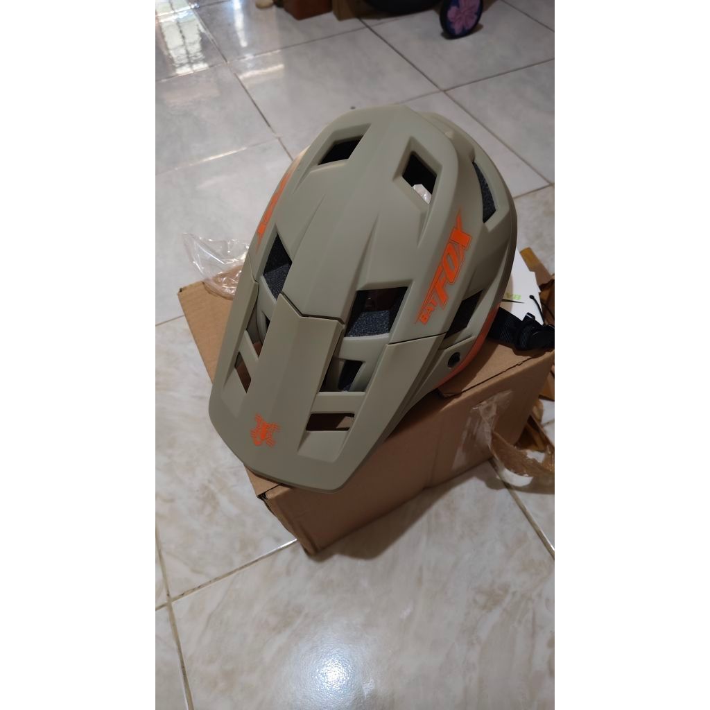 Jual Helm batfox Size L kondisi baru La303 | Shopee Indonesia