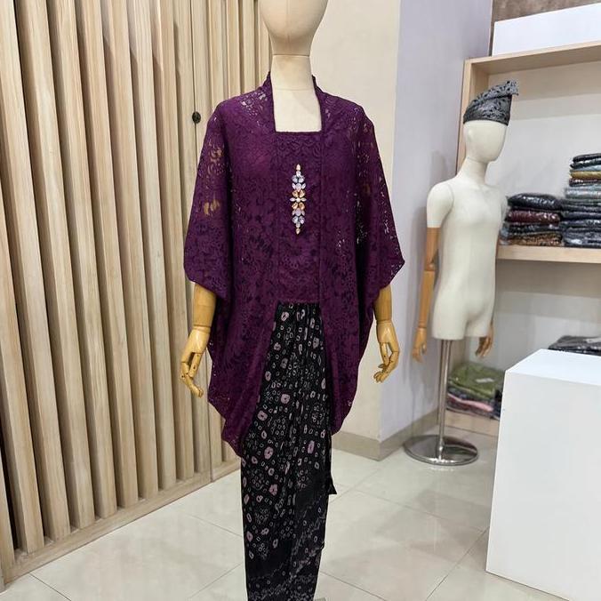 Jual Jenni Austin-Malia Kebaya In Burgundy ( Inner Tank Top ) | Shopee ...