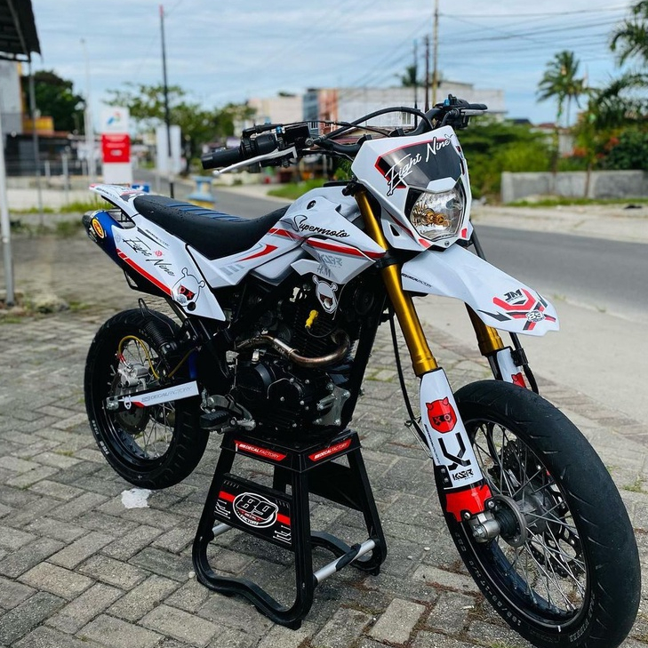Jual DECAL DTRACKER KLX SUPERMOTO PUTIH | Shopee Indonesia