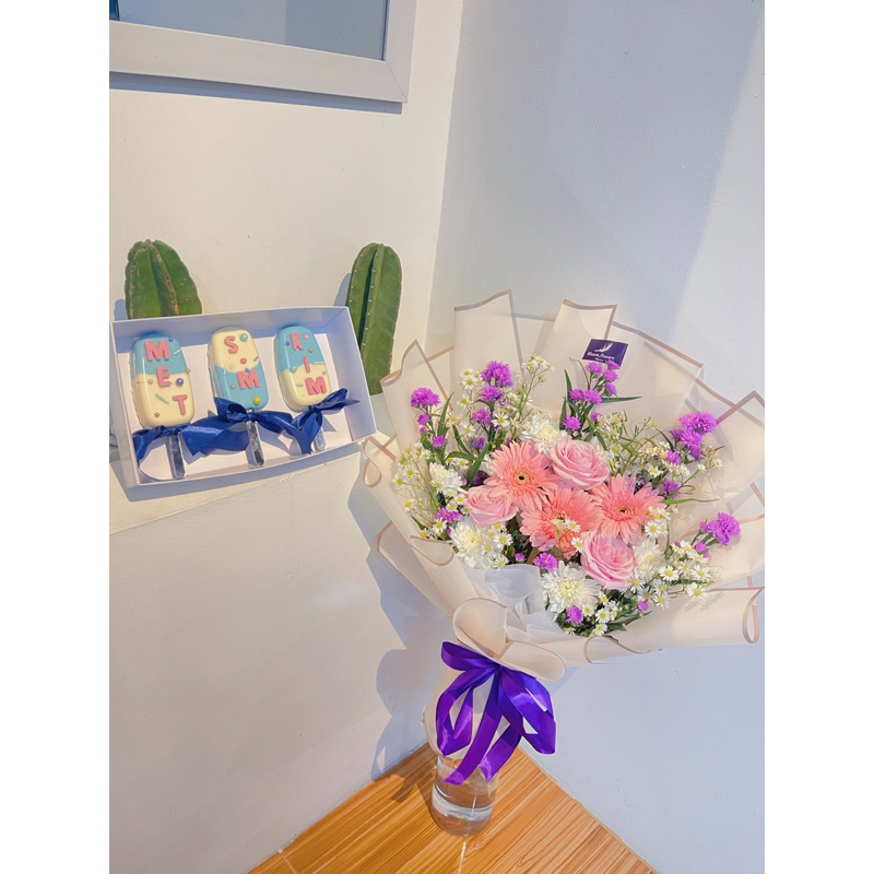 Jual PAKET FLOWERS BOUQUET DAN COKLAT / VALENTINE GIFT / HADIAH WISUDA ...