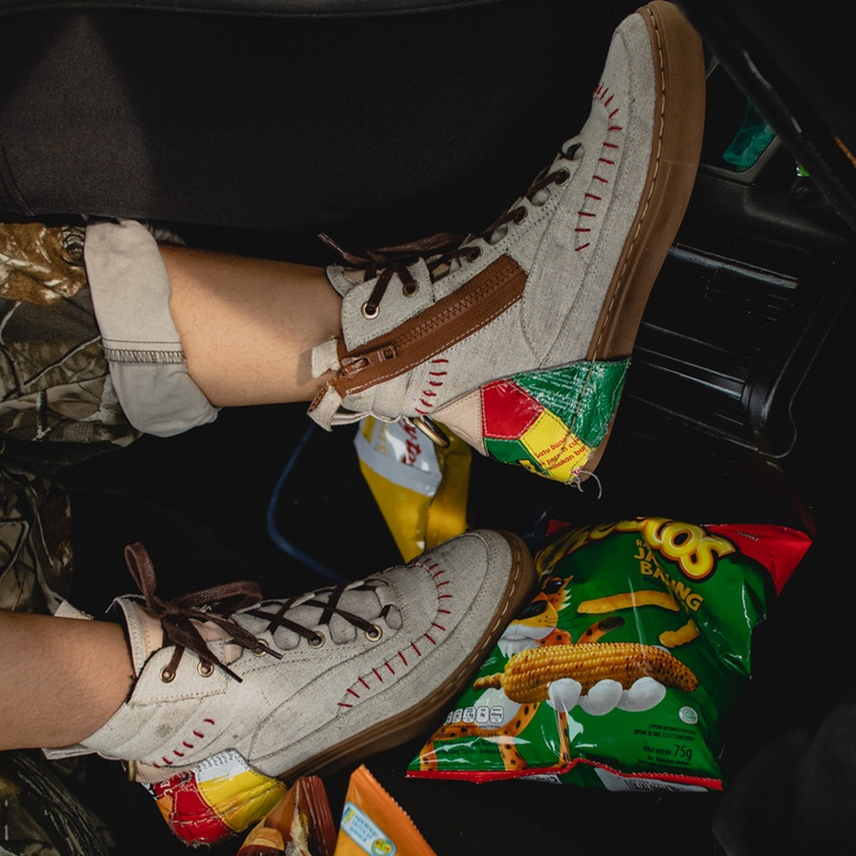 Jual Sepatu Sneakers Kanvas - Sisirangan Daur Sneakers Hitop by Akar ...