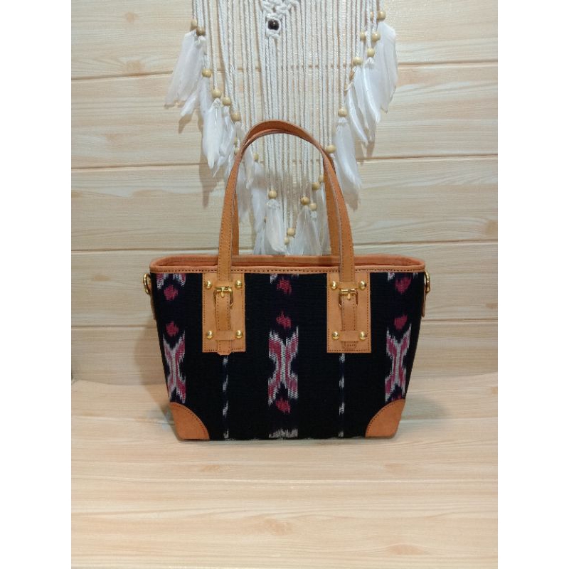 Jual TAS BATIK WAYANG KULIT AMBA // TAS TENUN KULIT JOGJA | Shopee ...