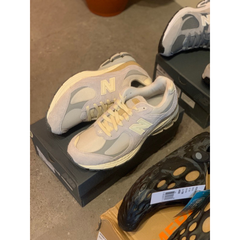 Jual New Balance 2002 R Natural Grey | Shopee Indonesia