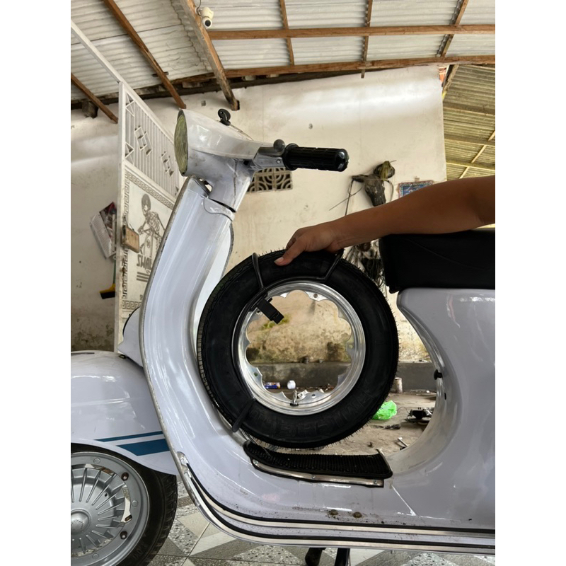 Jual Dudukan ban serep vespa r10 tiang ban serep vespa r10 Dudukan ban ...