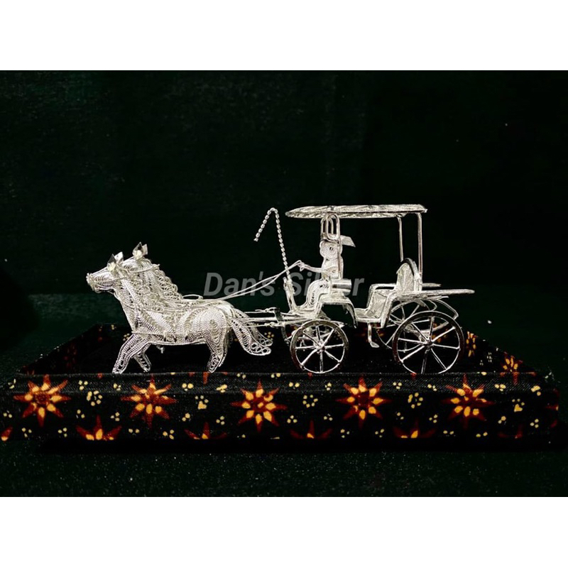 Jual MINIATUR ANDONG KUDA 2 HALUS/ KERAJINAN PERAK KHAS YOGYAKARTA | Shopee Indonesia