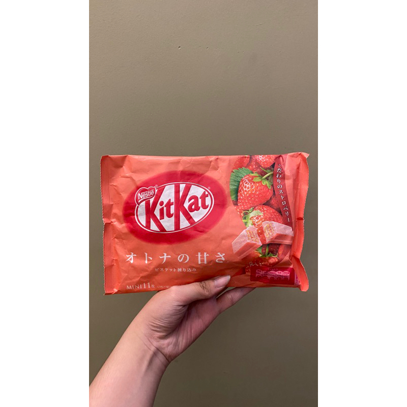 Jual kitkat mini strawberry isi 11pcs | kitkat jepang | Shopee Indonesia