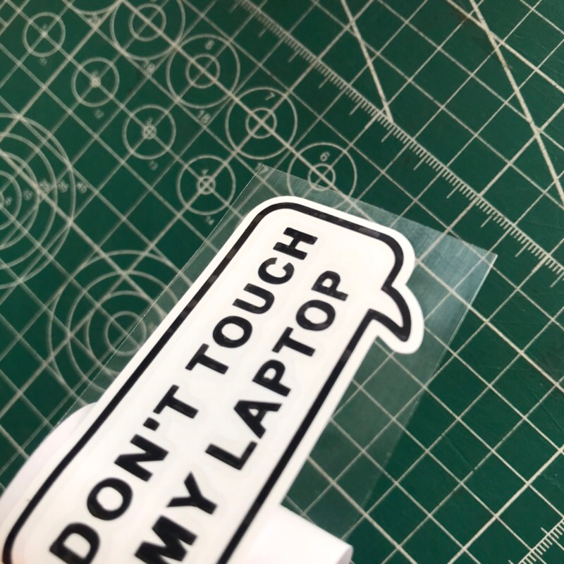 Jual cutting sticker vinyl don't touch my laptop | Shopee Indonesia