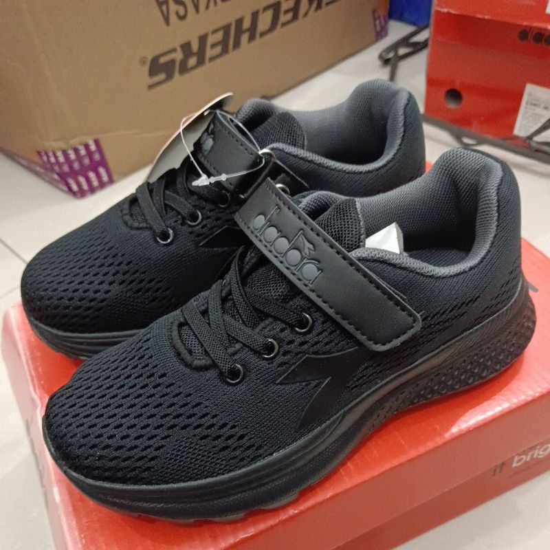 Jual Sepatu Diadora Evaldo JR (B) | Shopee Indonesia