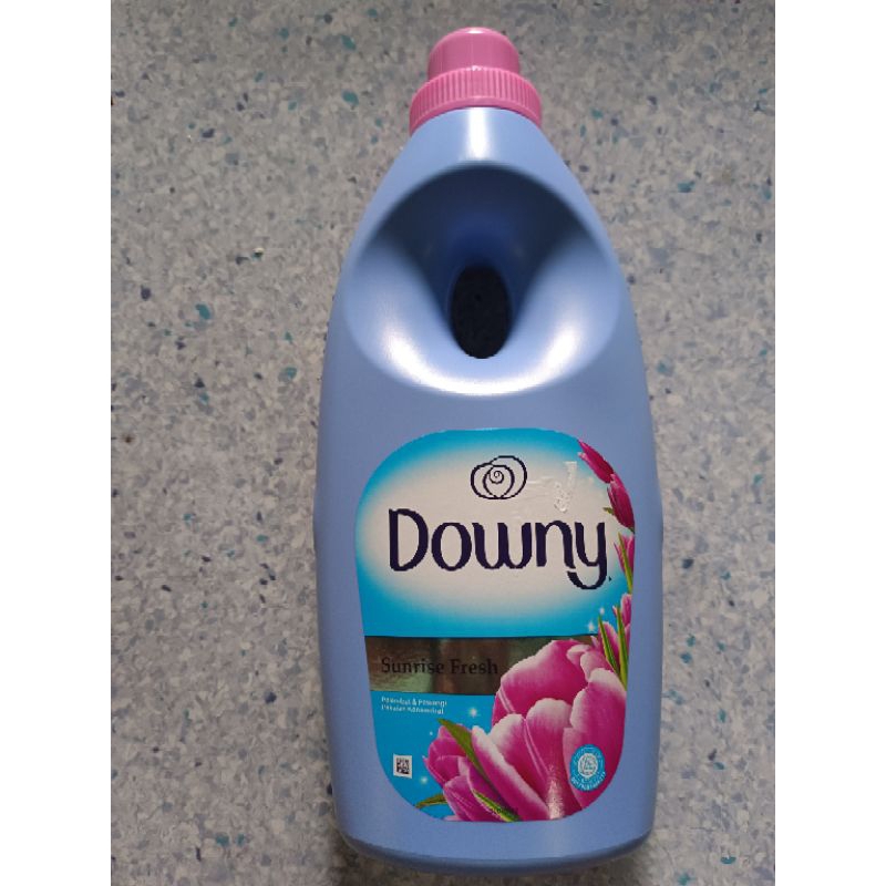 Jual DOWNY PEWANGI & PELEMBUT PAKAIAN KONSENTRAT SUNRISE FRESH BOTOL 900 ML | Shopee Indonesia