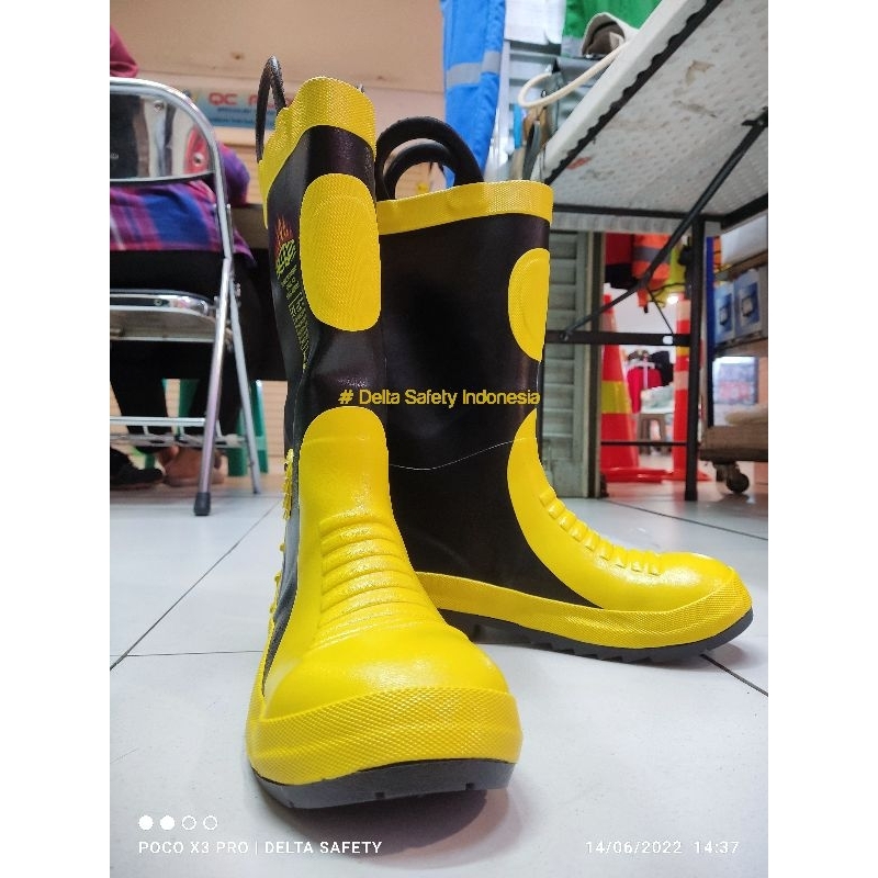 Jual Sepatu Boot Pemadam Kebakaran Not Haidar Safety Boots Damkar Fire ...