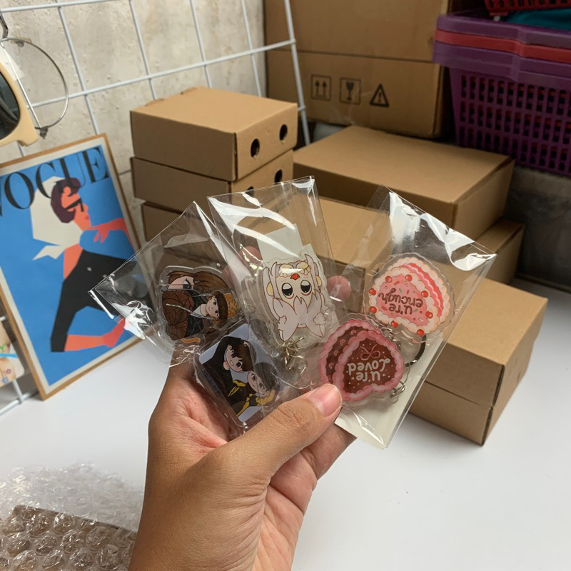 Jual ganci akrilik pinggiran bening ukuran 4cm ke atas | Shopee Indonesia