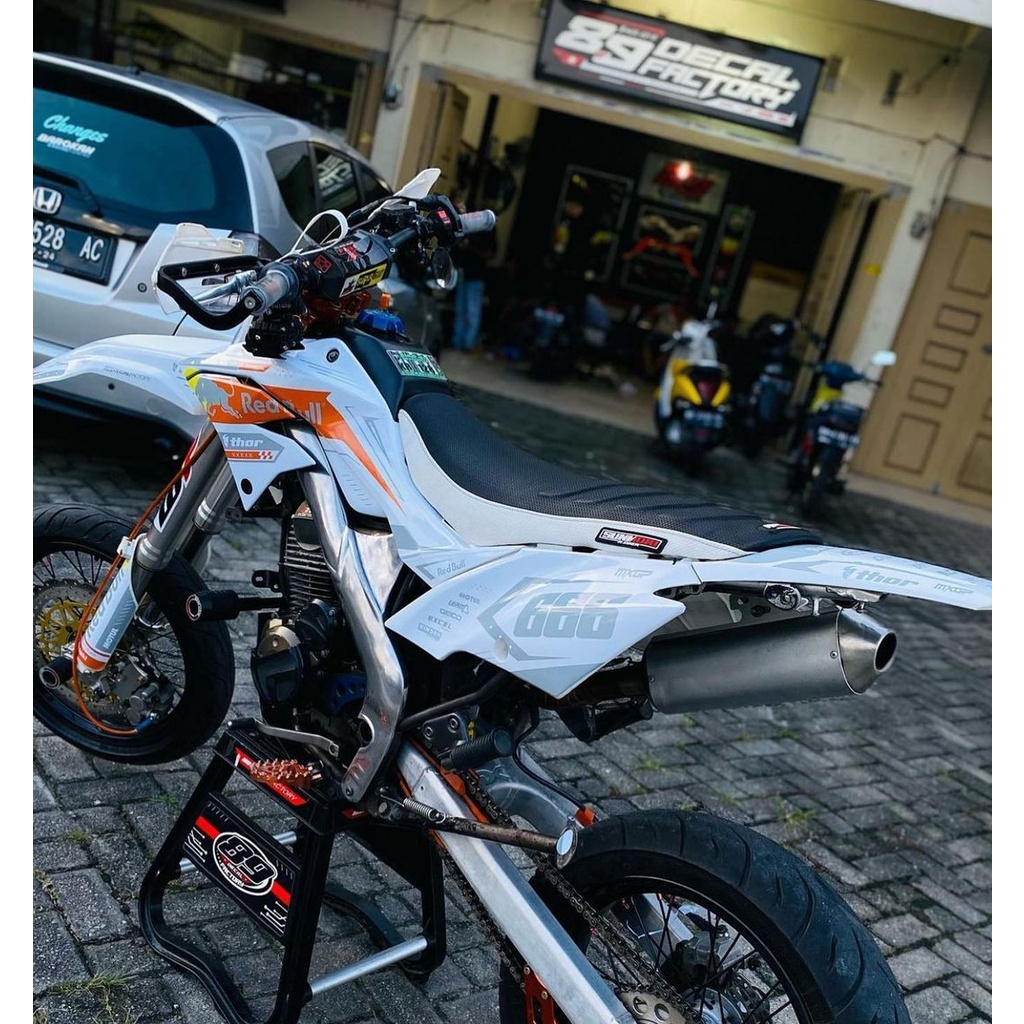 Jual DECAL DTRACKER PUTIH CUSTOM DESAIN | Shopee Indonesia