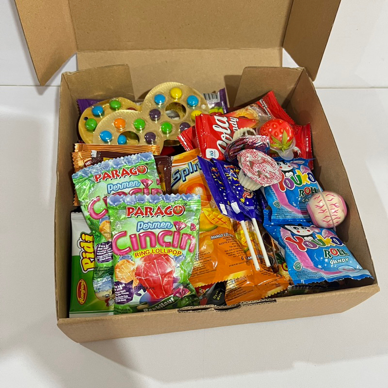 Jual Snack box/ gift box/ mix jajanan jadul permen/ hampers 90an ...