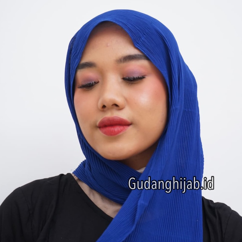 Jual Pashmina Plisket Biru Bca Premium || Pashmina Biru Elektrik Plisket Biru Elektrik || Hijab ...