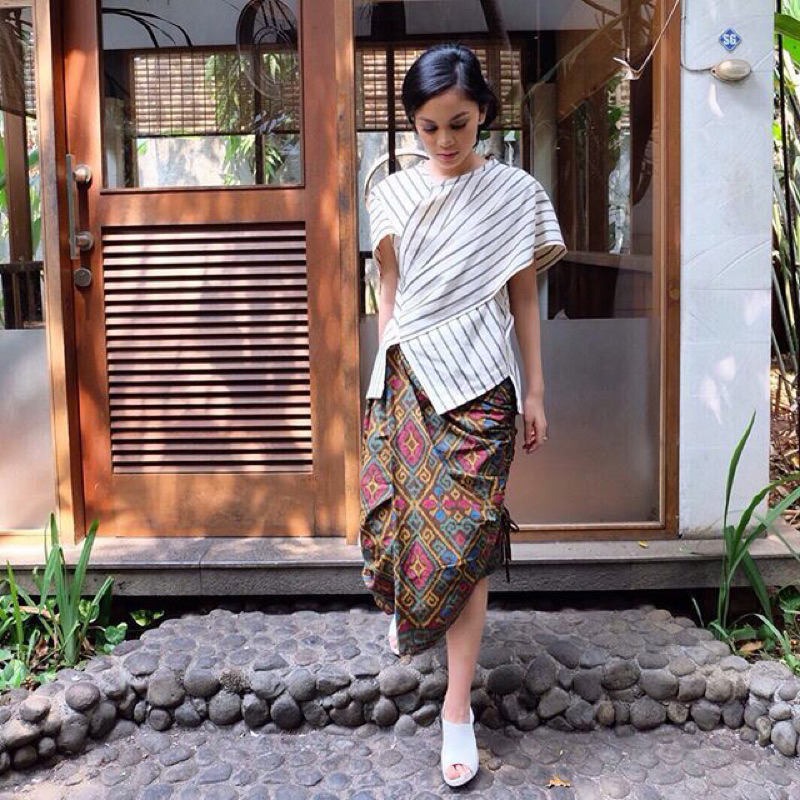 Jual Lulu Lutfi Labibi Kain Lurik M | Shopee Indonesia