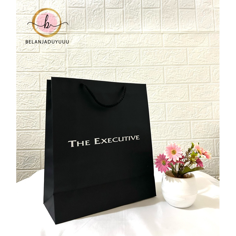 Jual Paper Bag The Executive 25x10x28 cm Pembungkus Kado Brand Baju ...