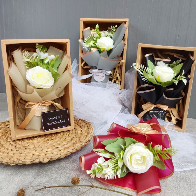 Jual Bucket Bunga Palsu Bunga Box Kado Wisuda Cewek Ellsouvenir Shopee Indonesia