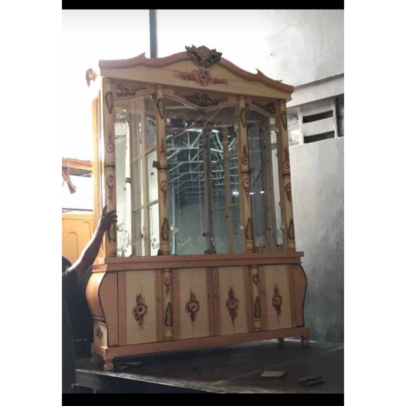 Jual lemari pajangan grafir hias 4 pintu | Shopee Indonesia