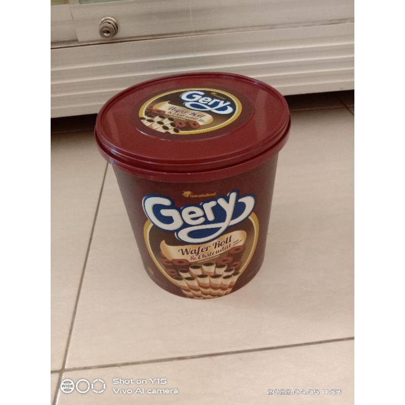 Jual Gery Wafer Roll Chocolate 350g | Shopee Indonesia