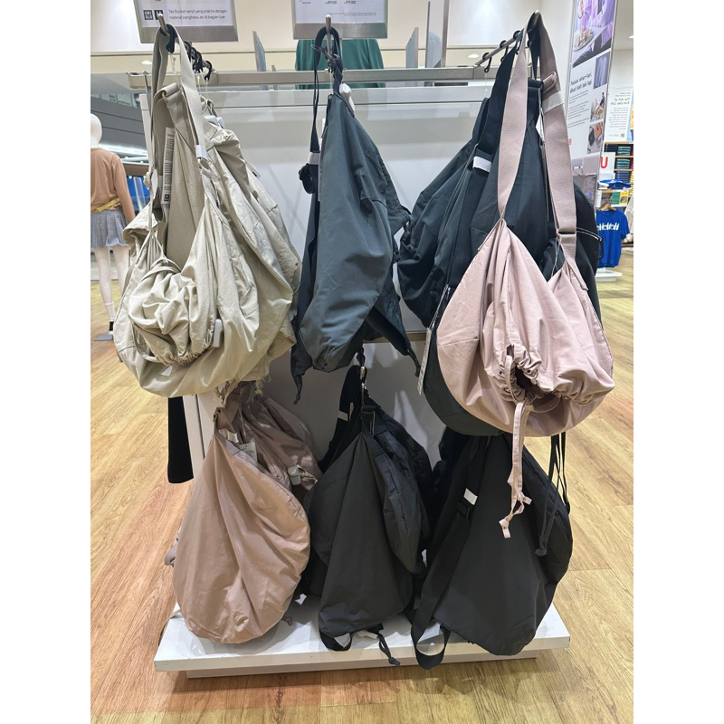 Jual UNIQLO Drawstring Shoulder Bag Uniqlo U || Tas Uniqlo Viral ...