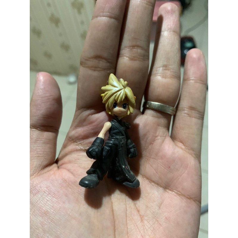 Jual Final Fantasy VII Advent Children Cloud Strife Keychain minus ...