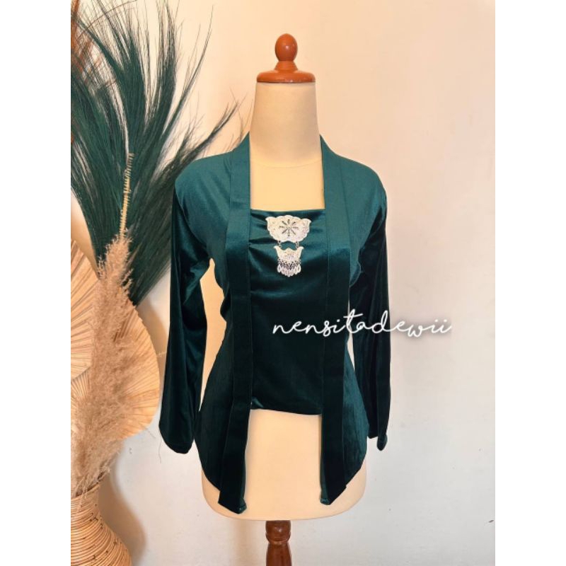 Jual Kebaya Bludru Kutubaru - Warna Hijau Botol | Shopee Indonesia