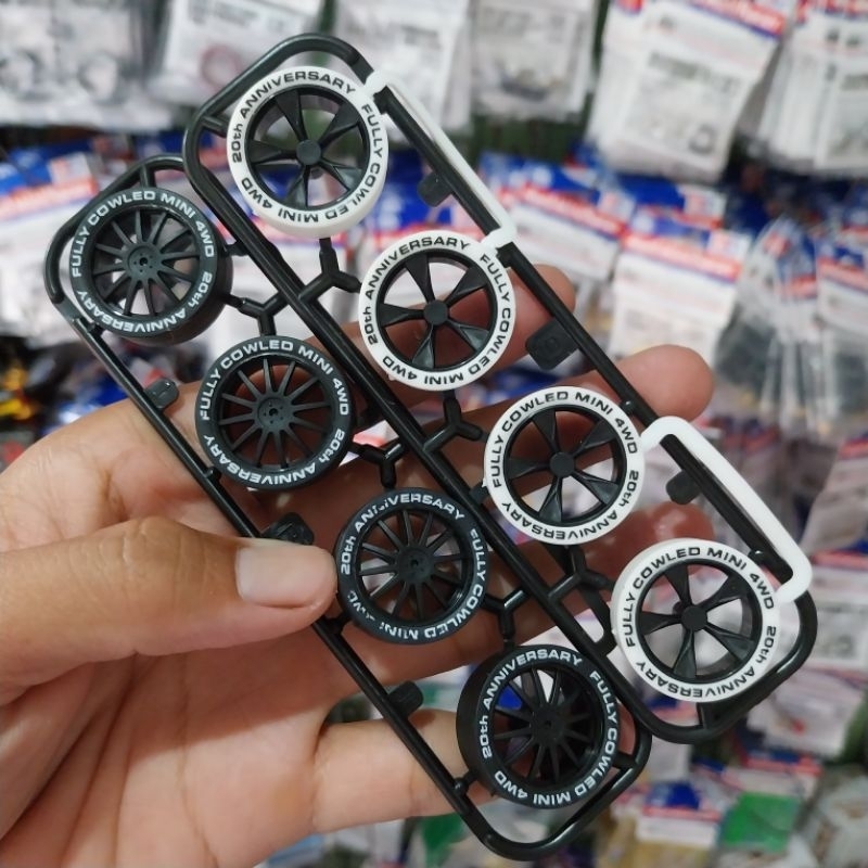 Jual BAN TAMIYA VELG MEDIUM + BAN HARD LETTERING 20TH ANNIV | Shopee ...