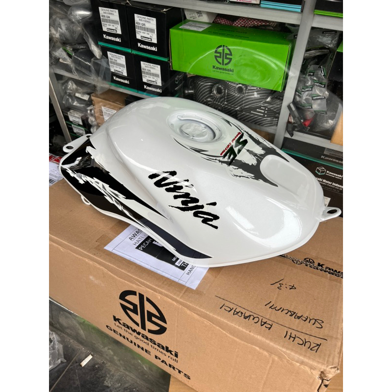 Jual Tangki ninja Rr New se putih 2012 fullset setriping original ...