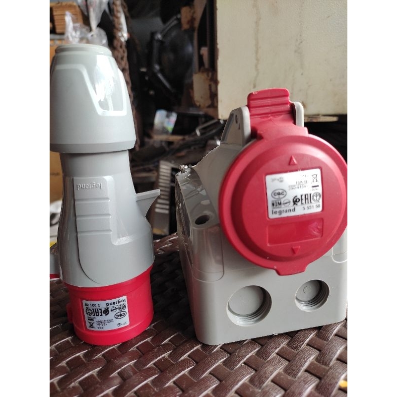 Jual Surface Mounting Legrand 16a 3 Phase 4 Pin Ip44 satu set | Shopee Indonesia