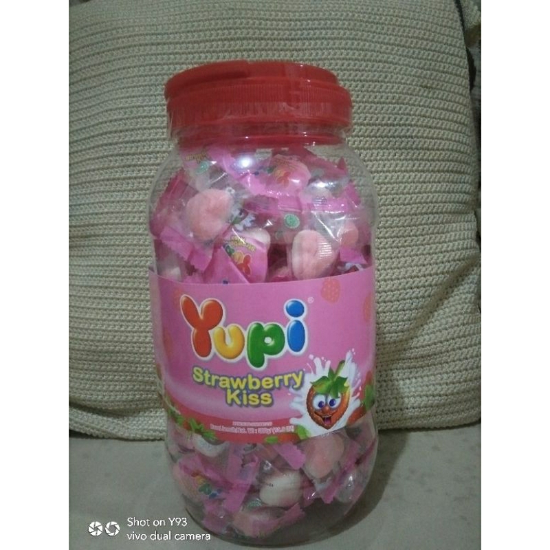Jual PERMEN YUPI strawberry kiss toples | Shopee Indonesia Jual PERMEN YUPI strawberry kiss toples | Shopee Indonesia