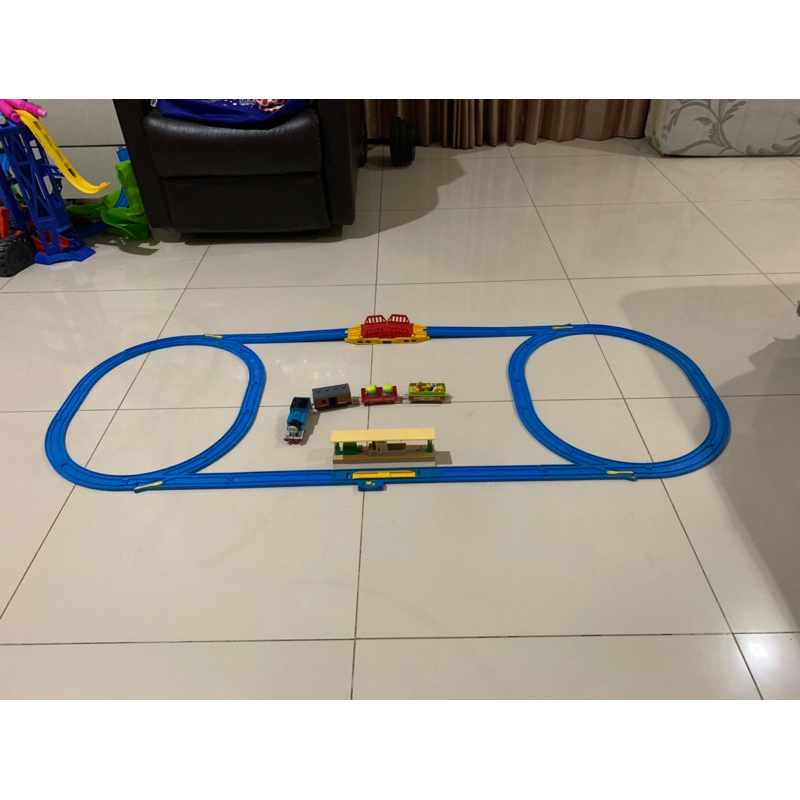 Jual takara tomy plarail thomas road crossing station rail set used ...