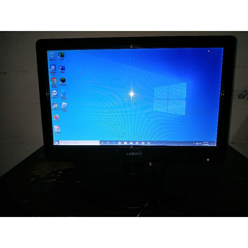 Jual Monitor LED 16 inch wide screen minus putih di pinggiran | Shopee ...