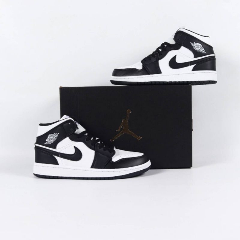 Jual Sepatu Sneakers Air Jordan 1 Retro Hi OG Black white | Shopee ...