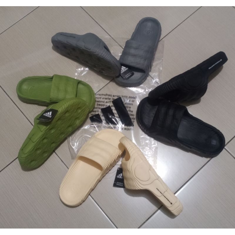 Jual Sandal Slip On/Slop/Selop/ Slide Casual Adidas Adilette -- Unisex ...