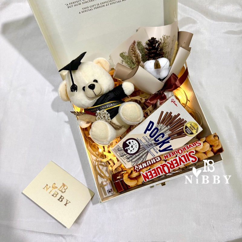 Jual HAMPERS GRADUATION Cokelat Silverqueen 62gr Buket Bunga Dried ...