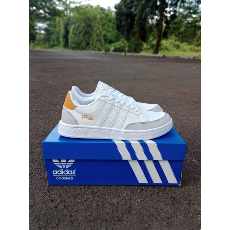 Jual Sepatu Adidas Putih Pria Grand Court SE Sneakers Full White 39-43 ...
