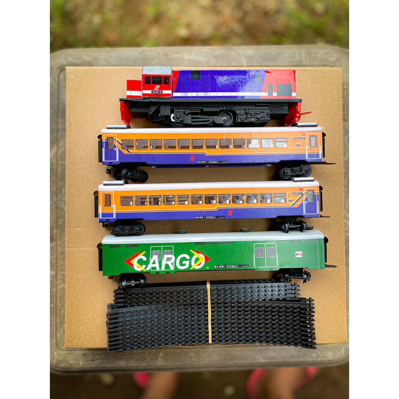 Jual paket Rangkaian FULL AKRILIK Mainan Kereta Api Indonesia,Lokomotif ...