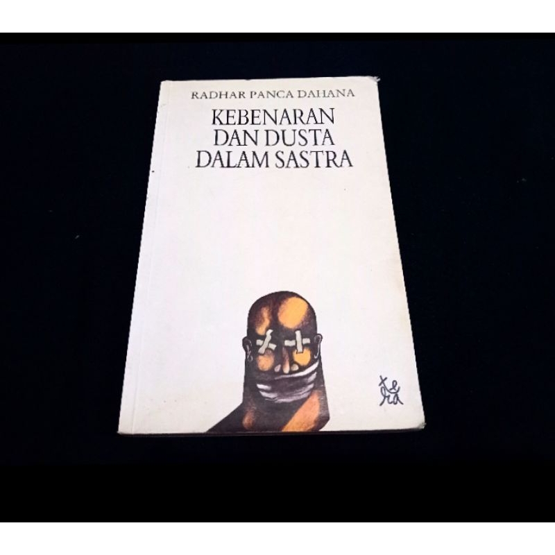 Jual Kebenaran Dan Dusta Dalam Sastra karya Radhar Panca Dahana (kritik ...
