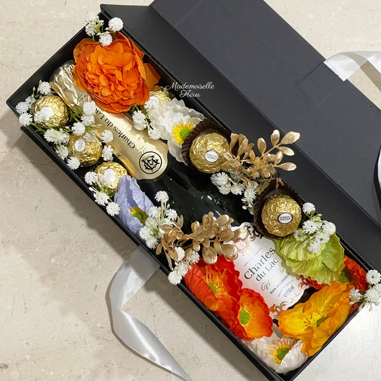 Jual PREMIUM GIFT BOX NON-ALCOHOL WINE BUKET BUNGA PALSU / ARTIFICIAL ...