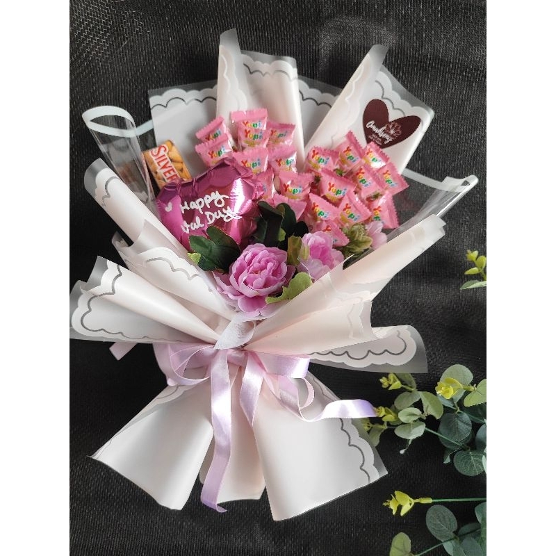Jual buket valentine, buket permen yupi, coklat silverqueen, wisuda ...