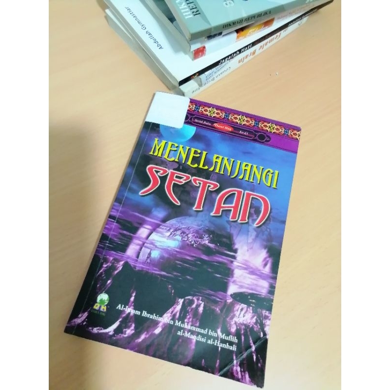 Jual buku bekas menelanjangi setan | Shopee Indonesia