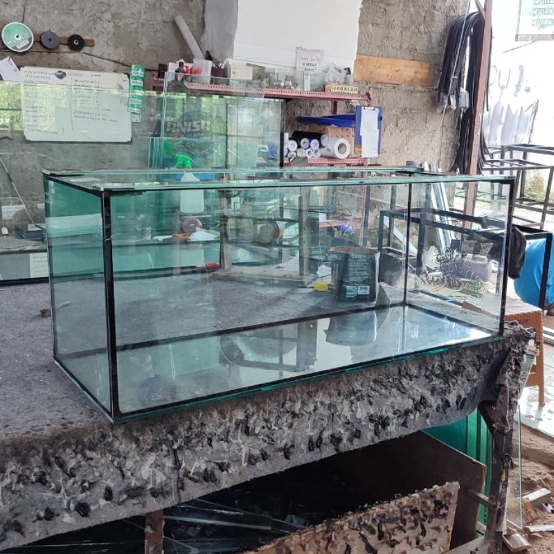 Jual AQUARIUM KACA 100X40X40 8MM FULL LEM HITAM | Shopee Indonesia