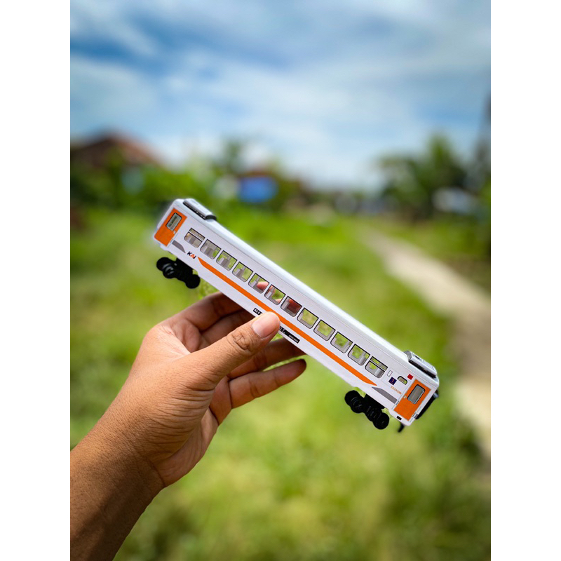 Jual Mainan Miniatur Kereta Api BAHAN FULL AKRILIK, Gerbong EKONOMI ...