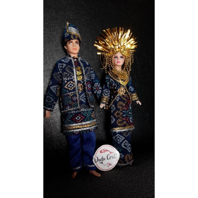 Jual Sepasang boneka dengan baju adat nusantara | Shopee Indonesia