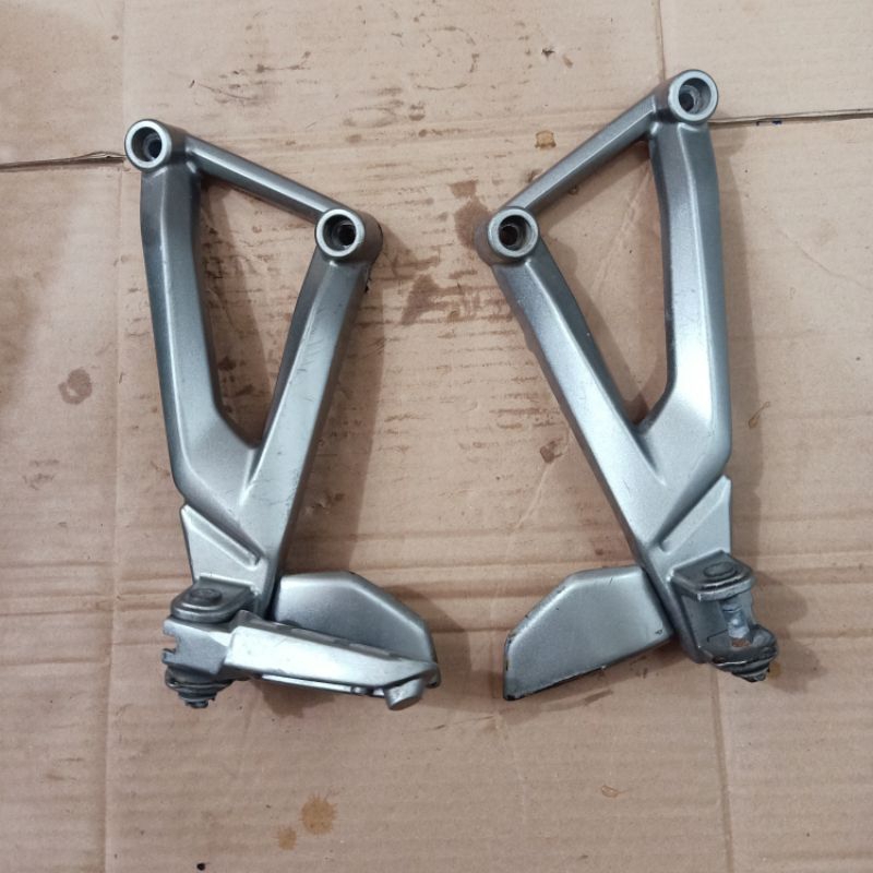 Jual FOOT STEP BELAKANG KAWASAKI BAJAJ PULSAR NS 200 ORIGINAL COPOTAN ...